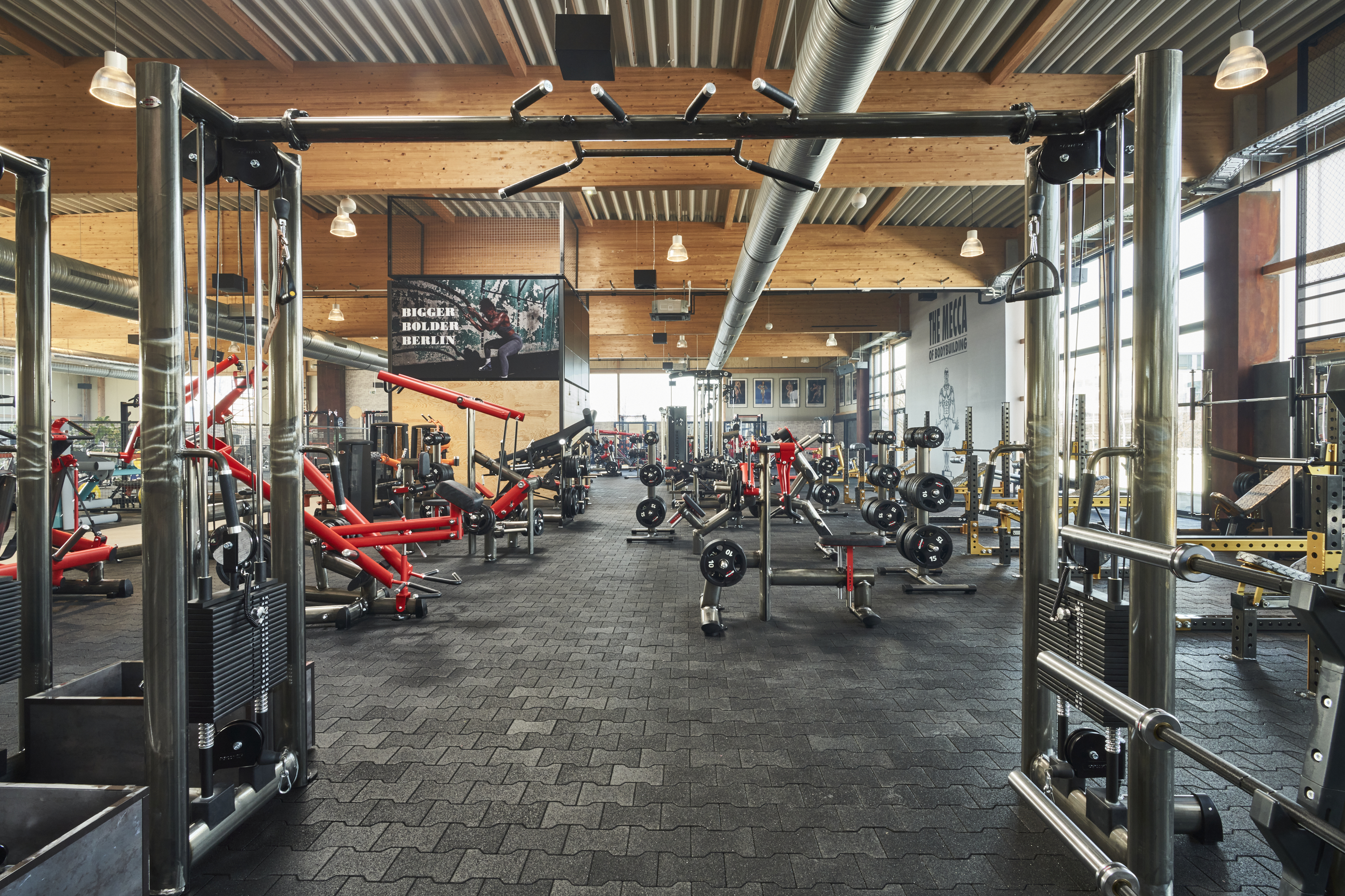 Gold gym store